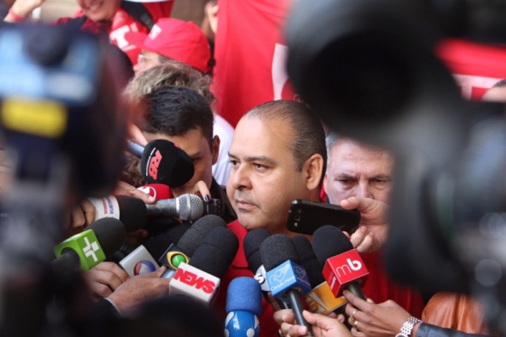 Leia-o-Artigo-de-Vagner-Freitas-Para-colocar-o-Brasil-nos-trilhos